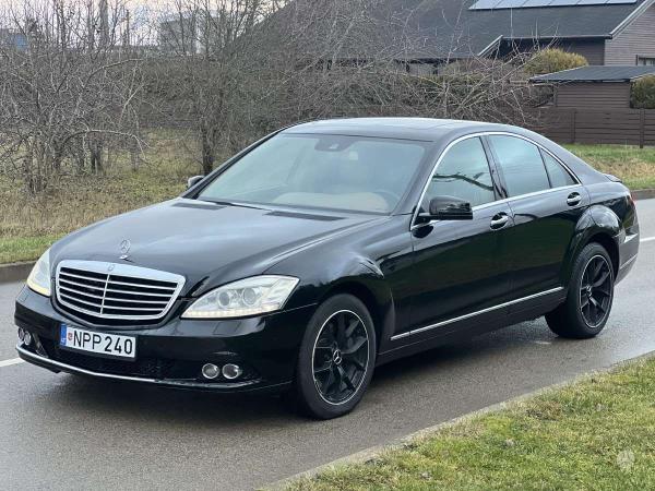 Black Mercedes-Benz S 350 2010 in Mazeikiai, with an engine capacity of 2.99 L and mileage of 290 thousand km for 6700 €, photo 3 on AUTOMOTO.COM.LV