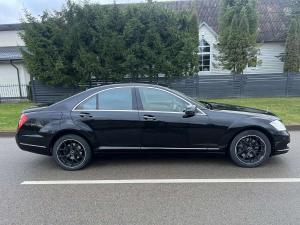 Black Mercedes-Benz S 350 2010 in Mazeikiai, with an engine capacity of 2.99 L and mileage of 290 thousand km for 6700 €, photo 4 on AUTOMOTO.COM.LV