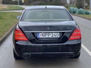 Black Mercedes-Benz S 350 2010 in Mazeikiai, with an engine capacity of 2.99 L and mileage of 290 thousand km for 6700 €, photo 6 on AUTOMOTO.COM.LV