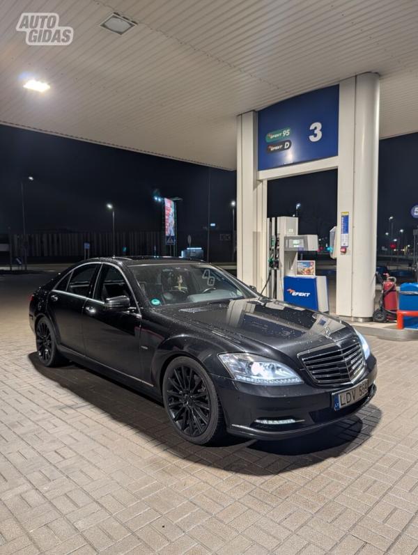 Black Mercedes-Benz S 350 2010 in Klaipeda, with an engine capacity of 3.00 L and mileage of 430 thousand km for 7400 €, photo 1 on AUTOMOTO.COM.LV
