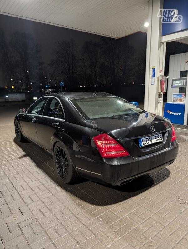 Black Mercedes-Benz S 350 2010 in Klaipeda, with an engine capacity of 3.00 L and mileage of 430 thousand km for 7400 €, photo 2 on AUTOMOTO.COM.LV
