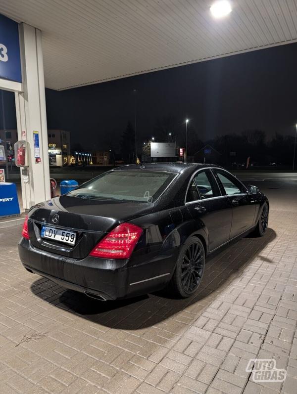 Black Mercedes-Benz S 350 2010 in Klaipeda, with an engine capacity of 3.00 L and mileage of 430 thousand km for 7400 €, photo 3 on AUTOMOTO.COM.LV