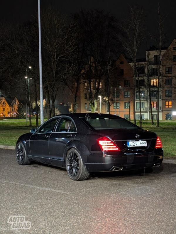 Black Mercedes-Benz S 350 2010 in Klaipeda, with an engine capacity of 3.00 L and mileage of 430 thousand km for 7400 €, photo 4 on AUTOMOTO.COM.LV