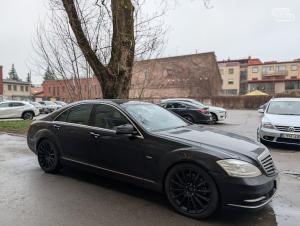 Black Mercedes-Benz S 350 2010 in Klaipeda, with an engine capacity of 3.00 L and mileage of 430 thousand km for 7400 €, photo 6 on AUTOMOTO.COM.LV