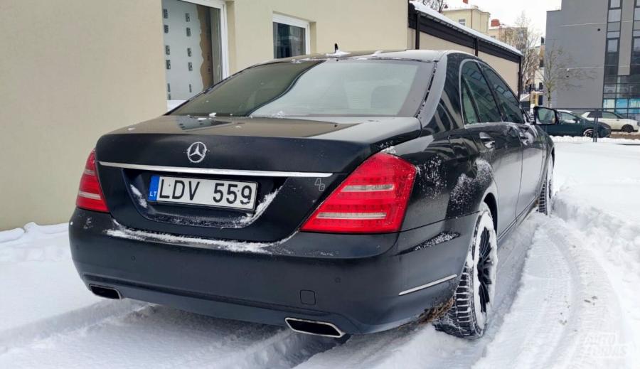 Melns Mercedes-Benz S 350 2010 Viļņa, ar dzinēja tilpumu 3.00 L un nobraukumu 400 tūkst. km par 7800 €, foto 2 vietnē AUTOMOTO.COM.LV