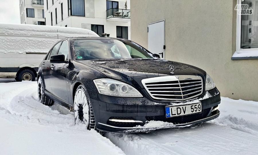 Melns Mercedes-Benz S 350 2010 Viļņa, ar dzinēja tilpumu 3.00 L un nobraukumu 400 tūkst. km par 7700 €, foto 4 vietnē AUTOMOTO.COM.LV