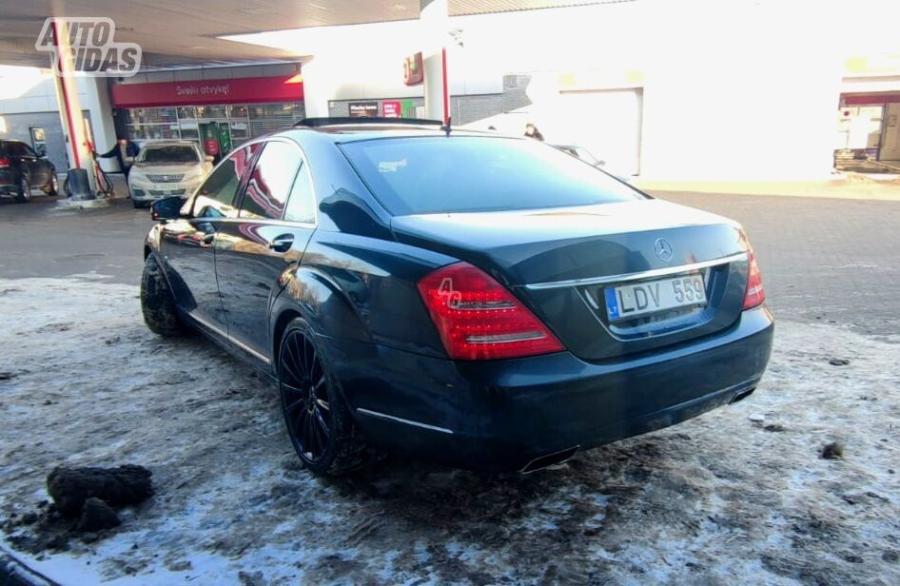 Melns Mercedes-Benz S 350 2010 Viļņa, ar dzinēja tilpumu 3.00 L un nobraukumu 400 tūkst. km par 7300 €, foto 2 vietnē AUTOMOTO.COM.LV