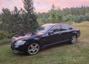 Black Mercedes-Benz S 350 2010 in Riga, with an engine capacity of 3.00 L and mileage of 410 thousand km for 8800 €, photo  on AUTOMOTO.COM.LV