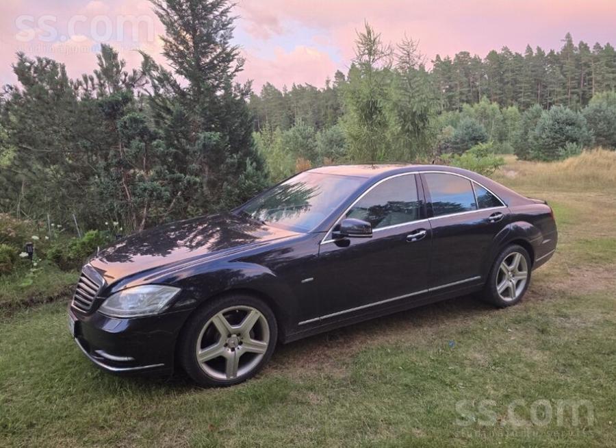 Melns Mercedes-Benz S 350 2010 Rīga, ar dzinēja tilpumu 3.00 L un nobraukumu 410 tūkst. km par 8800 €, foto 1 vietnē AUTOMOTO.COM.LV