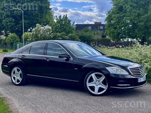 Black Mercedes-Benz S 350 2010 in Riga, with an engine capacity of 3.00 L and mileage of 0 thousand km for 10500 €, photo 2 on AUTOMOTO.COM.LV
