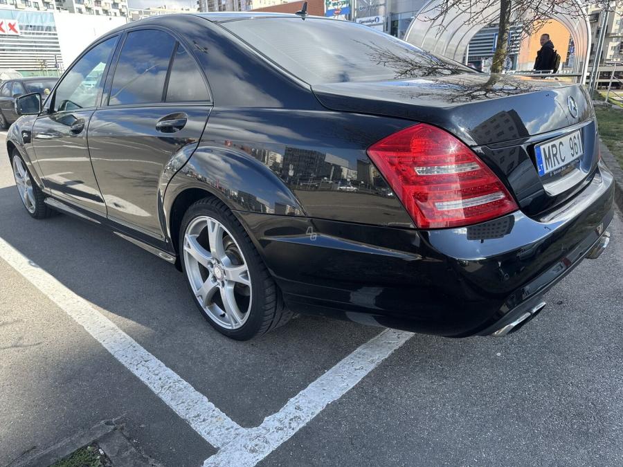Black Mercedes-Benz S 350 2010 in Vilnius, with an engine capacity of 3.00 L and mileage of 343 thousand km for 9700 €, photo 9 on AUTOMOTO.COM.LV