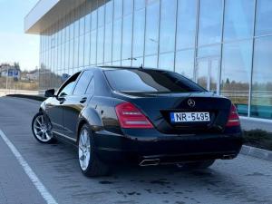 Melns Mercedes-Benz S 350 2010 Rēzekne, ar dzinēja tilpumu 3.00 L un nobraukumu 303 tūkst. km par 8990 €, foto 6 vietnē AUTOMOTO.COM.LV