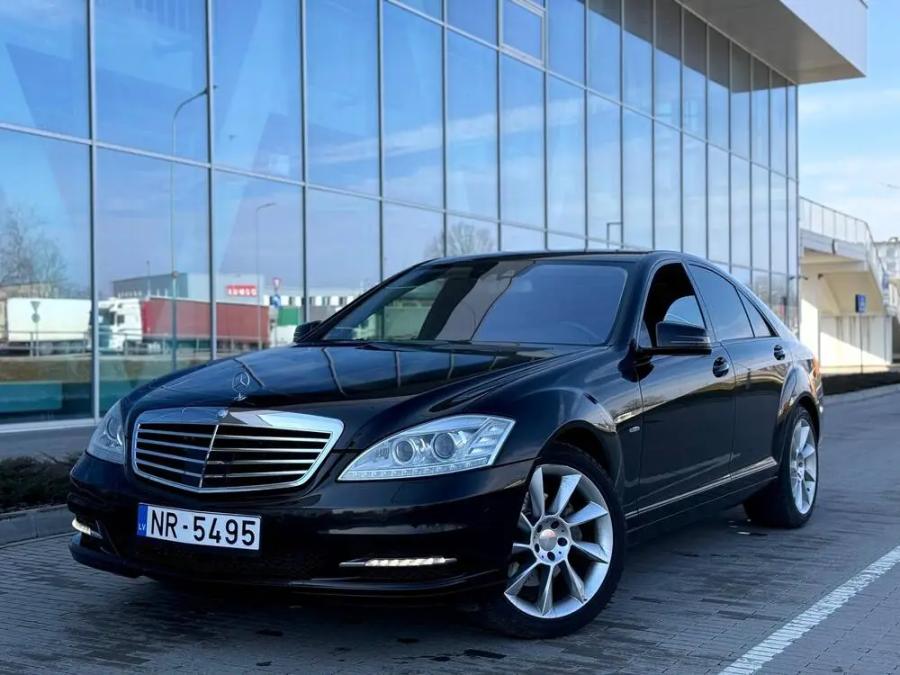 Melns Mercedes-Benz S 350 2010 Rēzekne, ar dzinēja tilpumu 3.00 L un nobraukumu 303 tūkst. km par 8990 €, foto 7 vietnē AUTOMOTO.COM.LV
