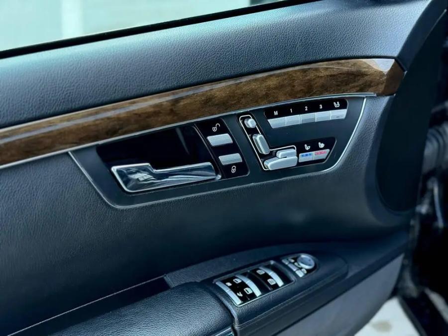 Melns Mercedes-Benz S 350 2010 Rēzekne, ar dzinēja tilpumu 3.00 L un nobraukumu 303 tūkst. km par 8990 €, foto 11 vietnē AUTOMOTO.COM.LV