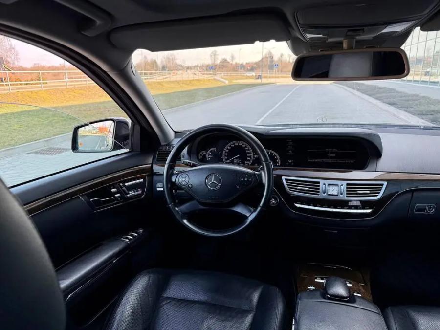 Melns Mercedes-Benz S 350 2010 Rēzekne, ar dzinēja tilpumu 3.00 L un nobraukumu 303 tūkst. km par 8990 €, foto 18 vietnē AUTOMOTO.COM.LV
