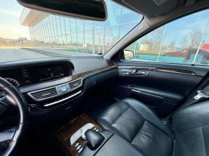 Melns Mercedes-Benz S 350 2010 Rēzekne, ar dzinēja tilpumu 3.00 L un nobraukumu 303 tūkst. km par 8990 €, foto 21 vietnē AUTOMOTO.COM.LV