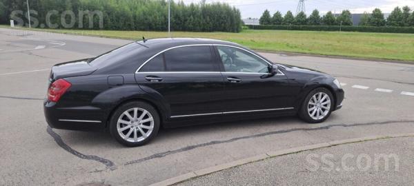 Черный Мерседес С 350 2010 в Рига, объемом двигателя 3.00 л и пробегом 500 тыс. км за 8000 €, фото 5 на AUTOMOTO.COM.LV