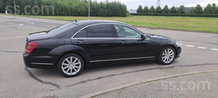Черный Мерседес С 350 2010 в Рига, объемом двигателя 3.00 л и пробегом 500 тыс. км за 8000 €, фото 5 на AUTOMOTO.COM.LV