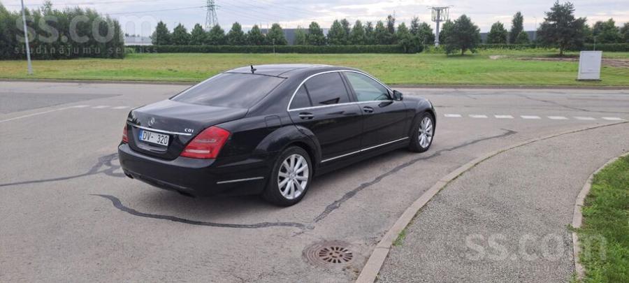 Черный Мерседес С 350 2010 в Рига, объемом двигателя 3.00 л и пробегом 500 тыс. км за 8000 €, фото 6 на AUTOMOTO.COM.LV
