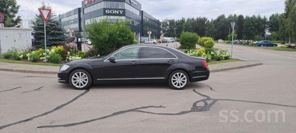 Черный Мерседес С 350 2010 в Рига, объемом двигателя 3.00 л и пробегом 500 тыс. км за 8000 €, фото 9 на AUTOMOTO.COM.LV
