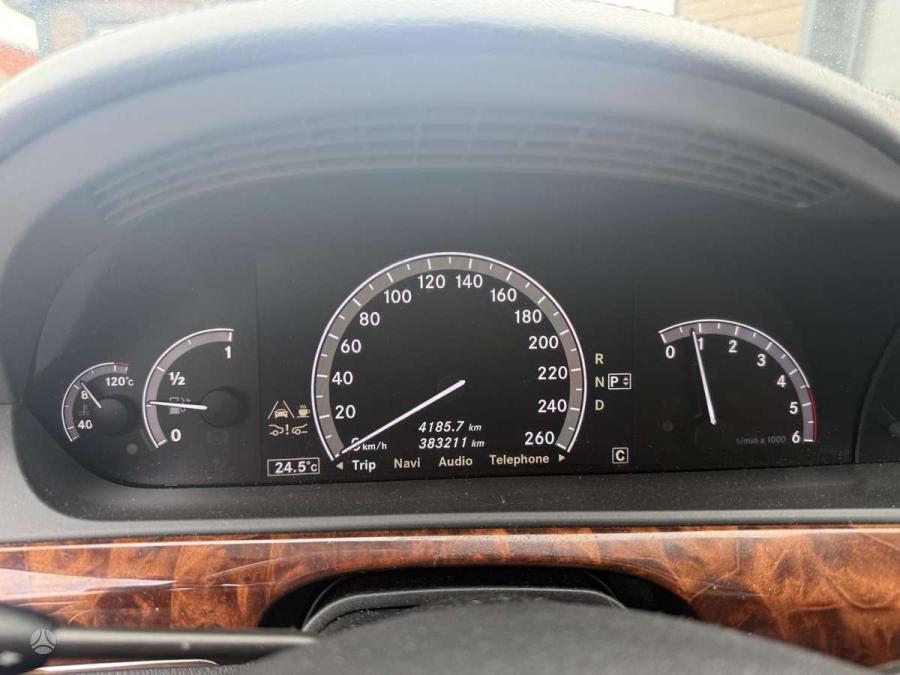 Black Mercedes-Benz S 350 2010 in Palanga, with an engine capacity of 2.99 L and mileage of 383 thousand km for 8777 €, photo 6 on AUTOMOTO.COM.LV
