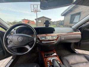 Black Mercedes-Benz S 350 2010 in Palanga, with an engine capacity of 2.99 L and mileage of 383 thousand km for 8777 €, photo 8 on AUTOMOTO.COM.LV