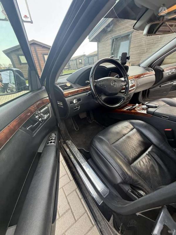 Black Mercedes-Benz S 350 2010 in Palanga, with an engine capacity of 2.99 L and mileage of 383 thousand km for 8777 €, photo 8 on AUTOMOTO.COM.LV