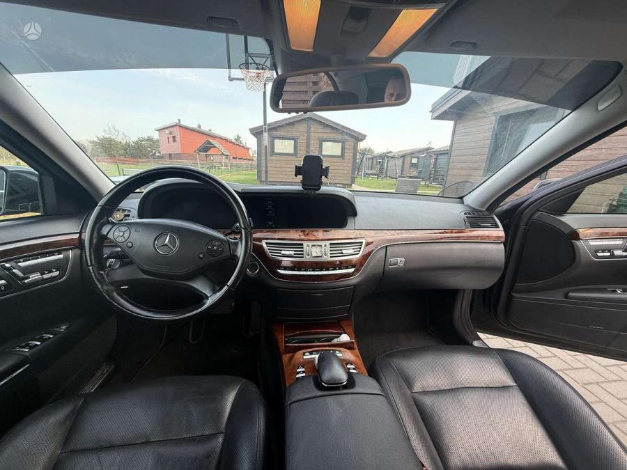 Black Mercedes-Benz S 350 2010 in Palanga, with an engine capacity of 2.99 L and mileage of 383 thousand km for 8777 €, photo 11 on AUTOMOTO.COM.LV