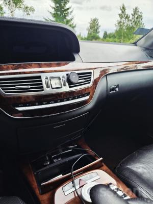 Черный Мерседес С 350 2010 в Рига, объемом двигателя 3.00 л и пробегом 225 тыс. км за 10000 €, фото 10 на AUTOMOTO.COM.LV