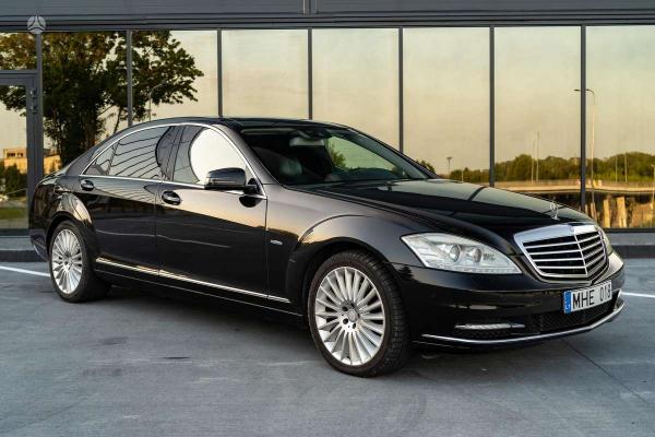 Melns Mercedes-Benz S 350 2010 Klaipėda, ar dzinēja tilpumu 2.99 L un nobraukumu 363 tūkst. km par 8100 €, foto 1 vietnē AUTOMOTO.COM.LV