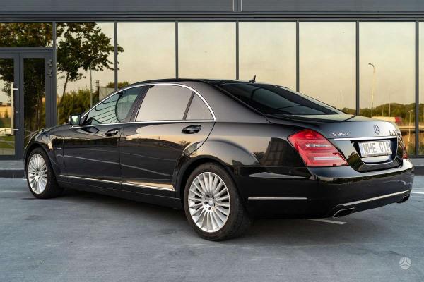 Melns Mercedes-Benz S 350 2010 Klaipėda, ar dzinēja tilpumu 2.99 L un nobraukumu 363 tūkst. km par 8100 €, foto 2 vietnē AUTOMOTO.COM.LV
