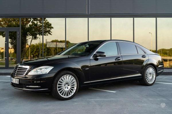 Melns Mercedes-Benz S 350 2010 Klaipėda, ar dzinēja tilpumu 2.99 L un nobraukumu 363 tūkst. km par 8100 €, foto 3 vietnē AUTOMOTO.COM.LV