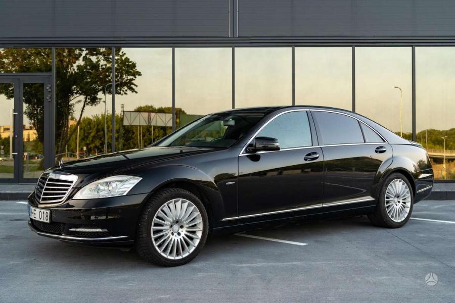 Melns Mercedes-Benz S 350 2010 Klaipėda, ar dzinēja tilpumu 2.99 L un nobraukumu 363 tūkst. km par 8100 €, foto 4 vietnē AUTOMOTO.COM.LV