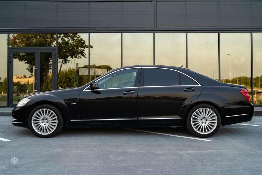 Melns Mercedes-Benz S 350 2010 Klaipėda, ar dzinēja tilpumu 2.99 L un nobraukumu 363 tūkst. km par 8100 €, foto 5 vietnē AUTOMOTO.COM.LV
