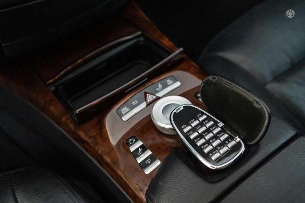 Melns Mercedes-Benz S 350 2010 Klaipėda, ar dzinēja tilpumu 2.99 L un nobraukumu 363 tūkst. km par 8100 €, foto 5 vietnē AUTOMOTO.COM.LV