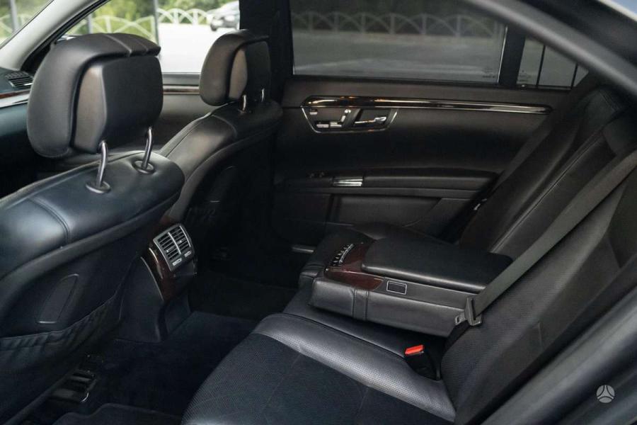 Melns Mercedes-Benz S 350 2010 Klaipėda, ar dzinēja tilpumu 2.99 L un nobraukumu 363 tūkst. km par 8100 €, foto 7 vietnē AUTOMOTO.COM.LV