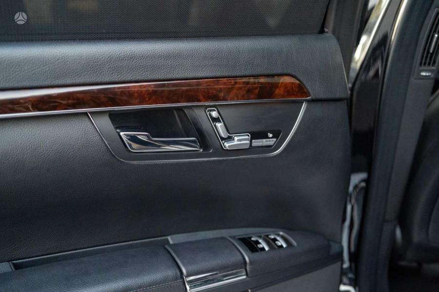 Melns Mercedes-Benz S 350 2010 Klaipėda, ar dzinēja tilpumu 2.99 L un nobraukumu 363 tūkst. km par 8100 €, foto 14 vietnē AUTOMOTO.COM.LV