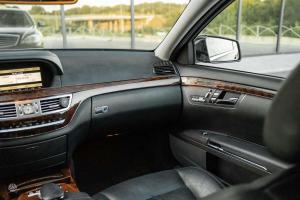 Melns Mercedes-Benz S 350 2010 Klaipėda, ar dzinēja tilpumu 2.99 L un nobraukumu 363 tūkst. km par 8100 €, foto 16 vietnē AUTOMOTO.COM.LV