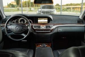 Melns Mercedes-Benz S 350 2010 Klaipėda, ar dzinēja tilpumu 2.99 L un nobraukumu 363 tūkst. km par 8100 €, foto 17 vietnē AUTOMOTO.COM.LV
