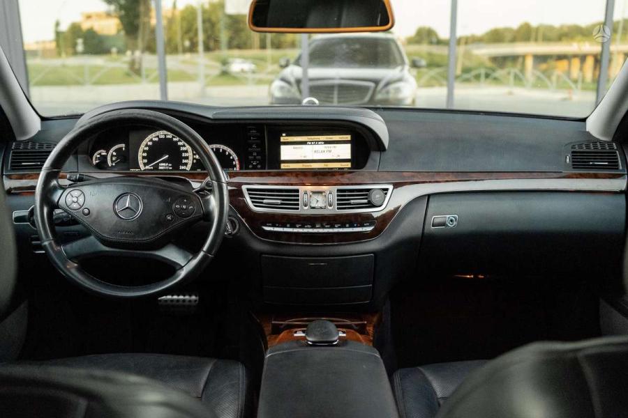 Melns Mercedes-Benz S 350 2010 Klaipėda, ar dzinēja tilpumu 2.99 L un nobraukumu 363 tūkst. km par 8100 €, foto 17 vietnē AUTOMOTO.COM.LV