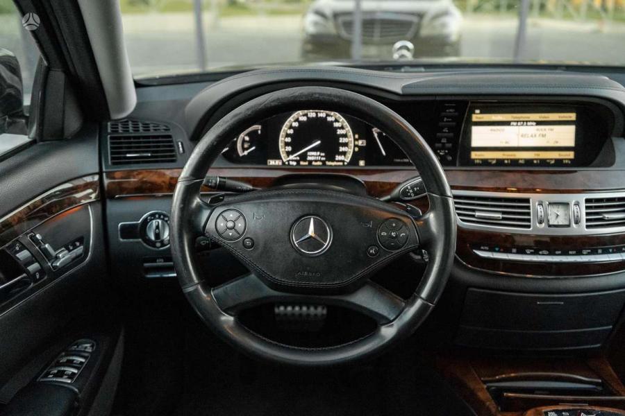 Melns Mercedes-Benz S 350 2010 Klaipėda, ar dzinēja tilpumu 2.99 L un nobraukumu 363 tūkst. km par 8100 €, foto 18 vietnē AUTOMOTO.COM.LV