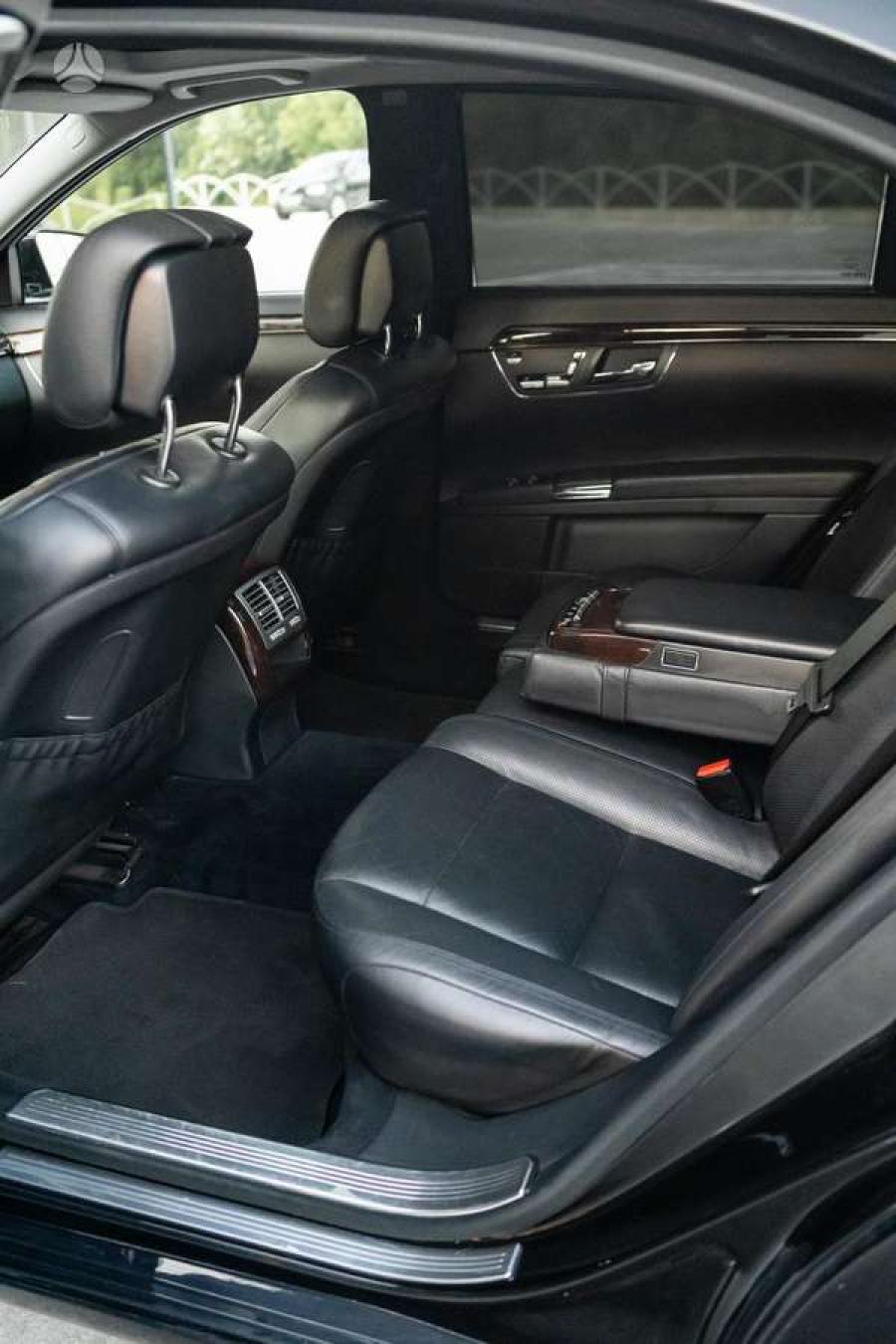Melns Mercedes-Benz S 350 2010 Klaipėda, ar dzinēja tilpumu 2.99 L un nobraukumu 363 tūkst. km par 8100 €, foto 19 vietnē AUTOMOTO.COM.LV
