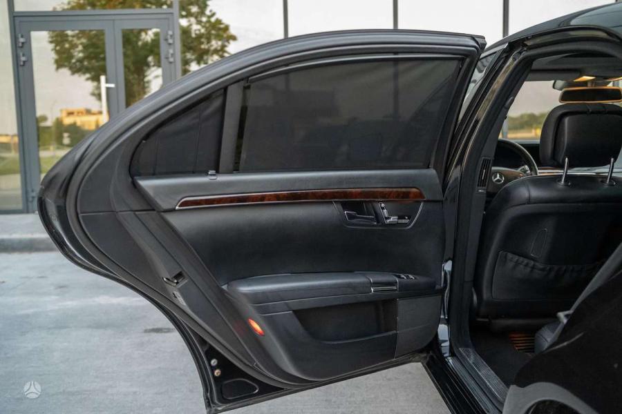 Melns Mercedes-Benz S 350 2010 Klaipėda, ar dzinēja tilpumu 2.99 L un nobraukumu 363 tūkst. km par 8100 €, foto 20 vietnē AUTOMOTO.COM.LV