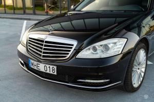 Melns Mercedes-Benz S 350 2010 Klaipėda, ar dzinēja tilpumu 2.99 L un nobraukumu 363 tūkst. km par 8100 €, foto 22 vietnē AUTOMOTO.COM.LV