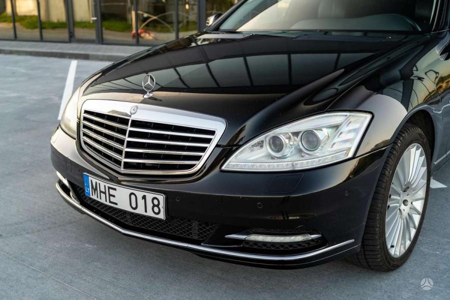 Melns Mercedes-Benz S 350 2010 Klaipėda, ar dzinēja tilpumu 2.99 L un nobraukumu 363 tūkst. km par 8100 €, foto 22 vietnē AUTOMOTO.COM.LV