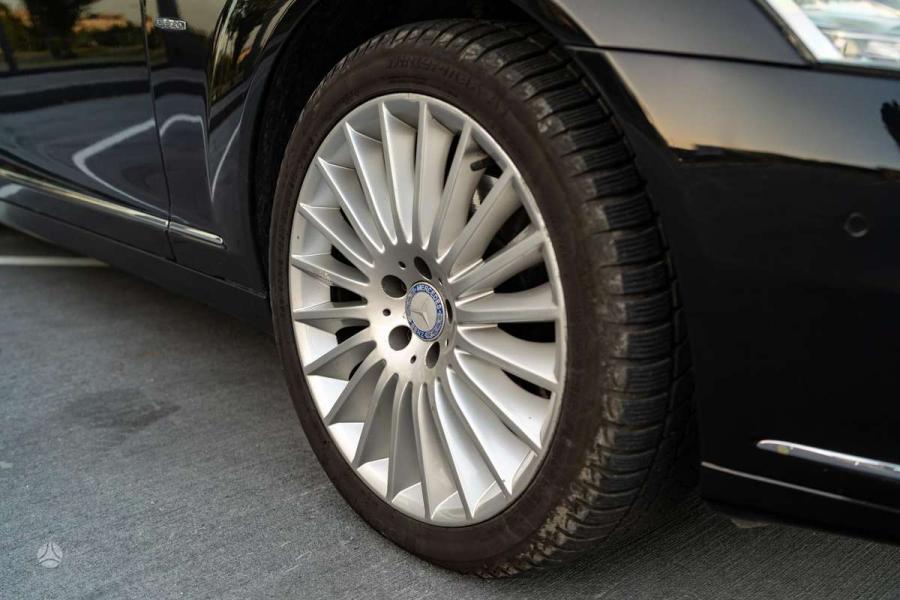 Melns Mercedes-Benz S 350 2010 Klaipėda, ar dzinēja tilpumu 2.99 L un nobraukumu 363 tūkst. km par 8100 €, foto 24 vietnē AUTOMOTO.COM.LV