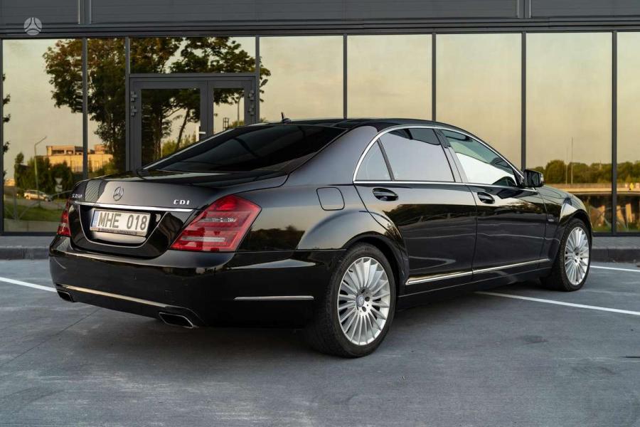Melns Mercedes-Benz S 350 2010 Klaipėda, ar dzinēja tilpumu 2.99 L un nobraukumu 363 tūkst. km par 8100 €, foto 33 vietnē AUTOMOTO.COM.LV