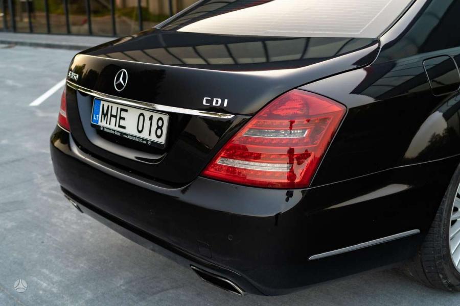 Melns Mercedes-Benz S 350 2010 Klaipėda, ar dzinēja tilpumu 2.99 L un nobraukumu 363 tūkst. km par 8100 €, foto 37 vietnē AUTOMOTO.COM.LV