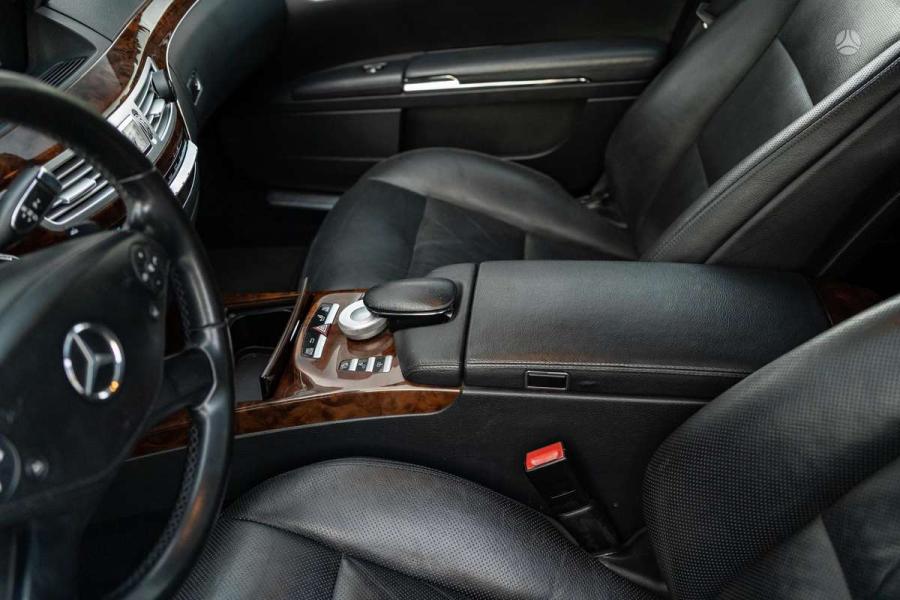 Melns Mercedes-Benz S 350 2010 Klaipėda, ar dzinēja tilpumu 2.99 L un nobraukumu 363 tūkst. km par 8100 €, foto 41 vietnē AUTOMOTO.COM.LV