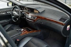 Melns Mercedes-Benz S 350 2010 Klaipėda, ar dzinēja tilpumu 2.99 L un nobraukumu 363 tūkst. km par 8100 €, foto 47 vietnē AUTOMOTO.COM.LV